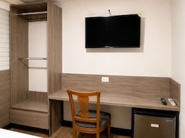 Minibar, ferro/tábua de engomar, Wi-fi grátis, roupa de cama fornecida