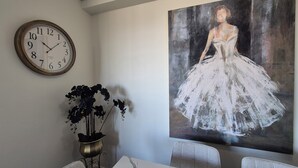 Apartamento luxo, vista para o rio | Área de estar