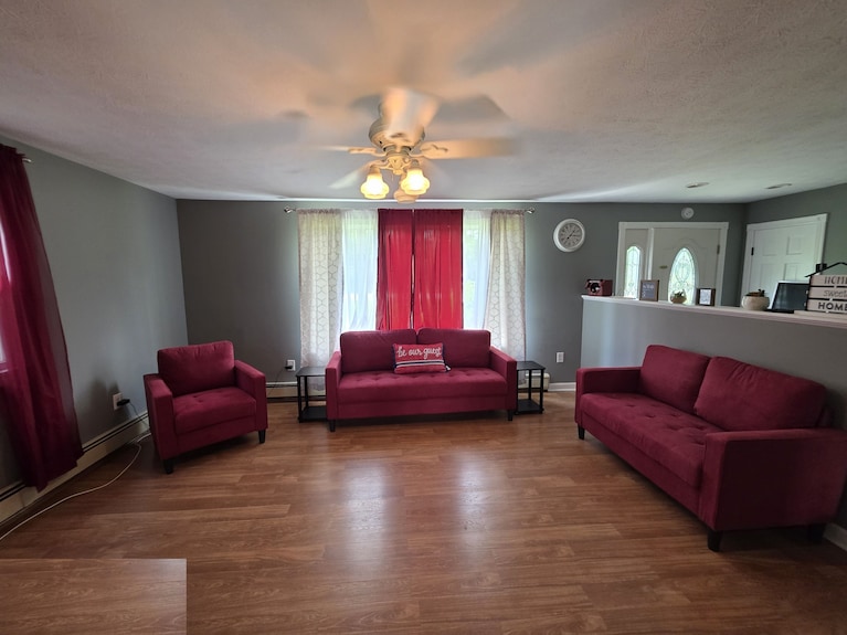 Perfect 3-bedroom House With Heated Pool In Charming Kennebunk - Kennebunk, ME