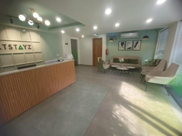 Saltstayz Premier - Sector 28 Faridabad - Faridabad