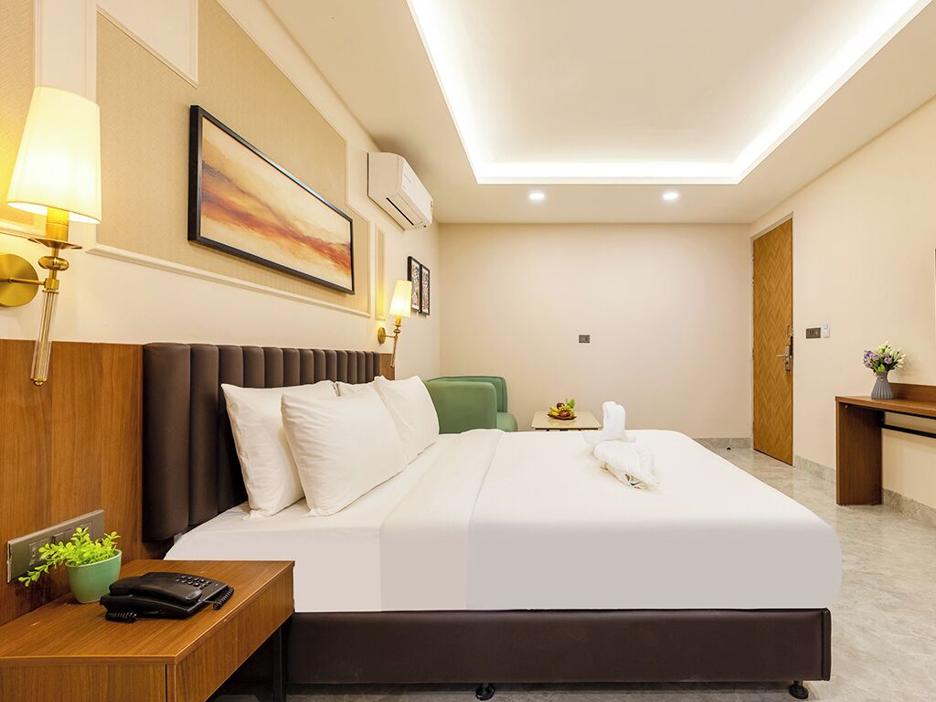 Quarto Superior, Vista para a cidade | Cofre no quarto, secretária 