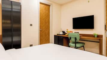 Quarto Duplo Standard, Vista para a cidade | Cofre no quarto, secretária