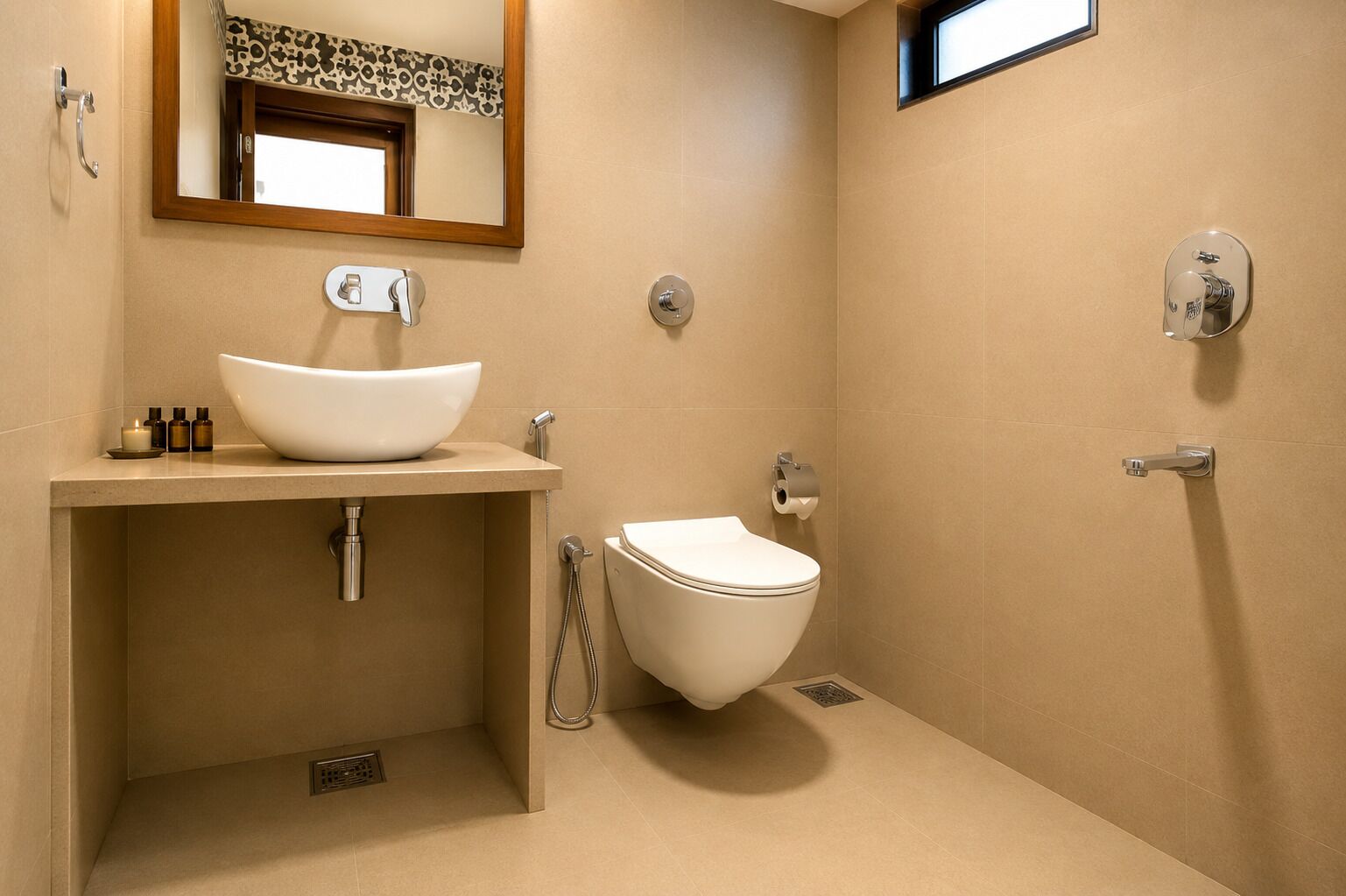 Quarto casal luxo | Banheiro | Chuveiro, toalhas de banho, sabonete, shampoo