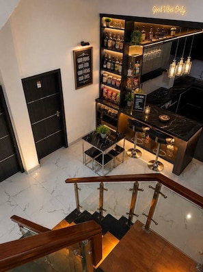 Quarto Duplo Superior | Bar (no alojamento)