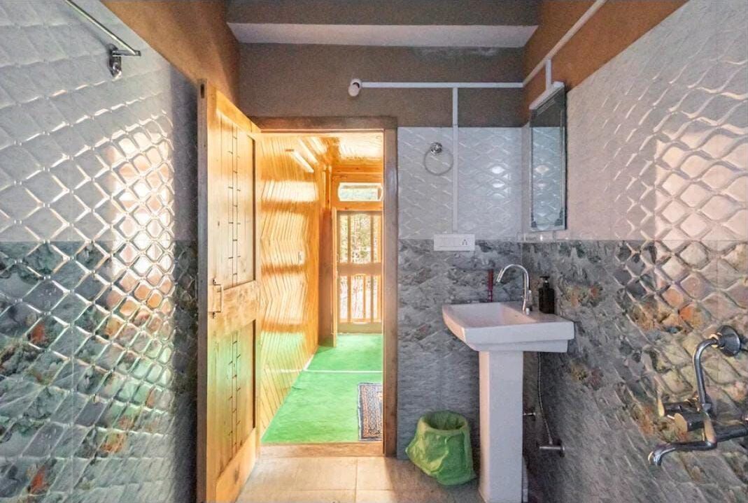 Quarto Deluxe | Casa de banho | Um polibã, sabão, champô 