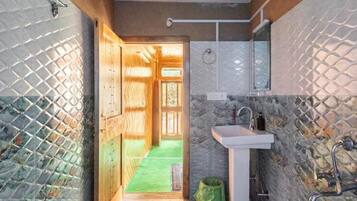 Quarto Deluxe | Casa de banho | Um polibã, sabão, champô