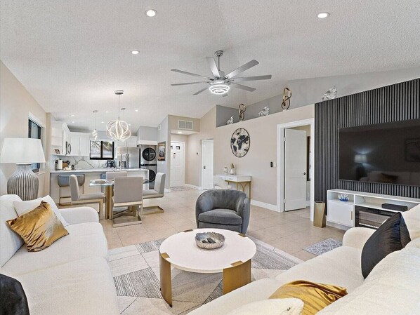 Luxe Corner PGA Cottage | Pool | Walk to Resort Reviews, Deals & Photos ...
