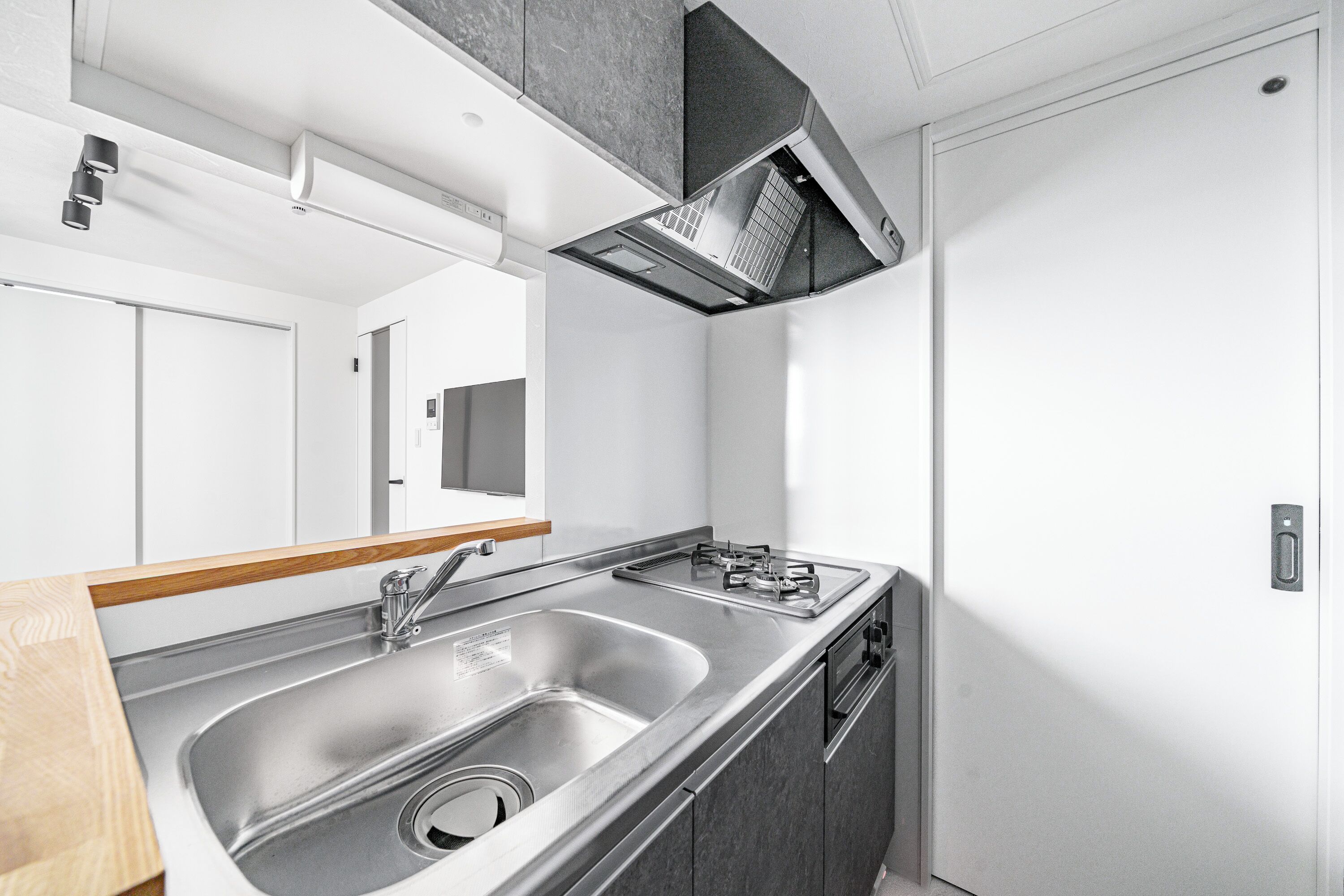 Apartamento | Cozinha privada | Um frigorífico, um micro-ondas, uma placa de cozinha 