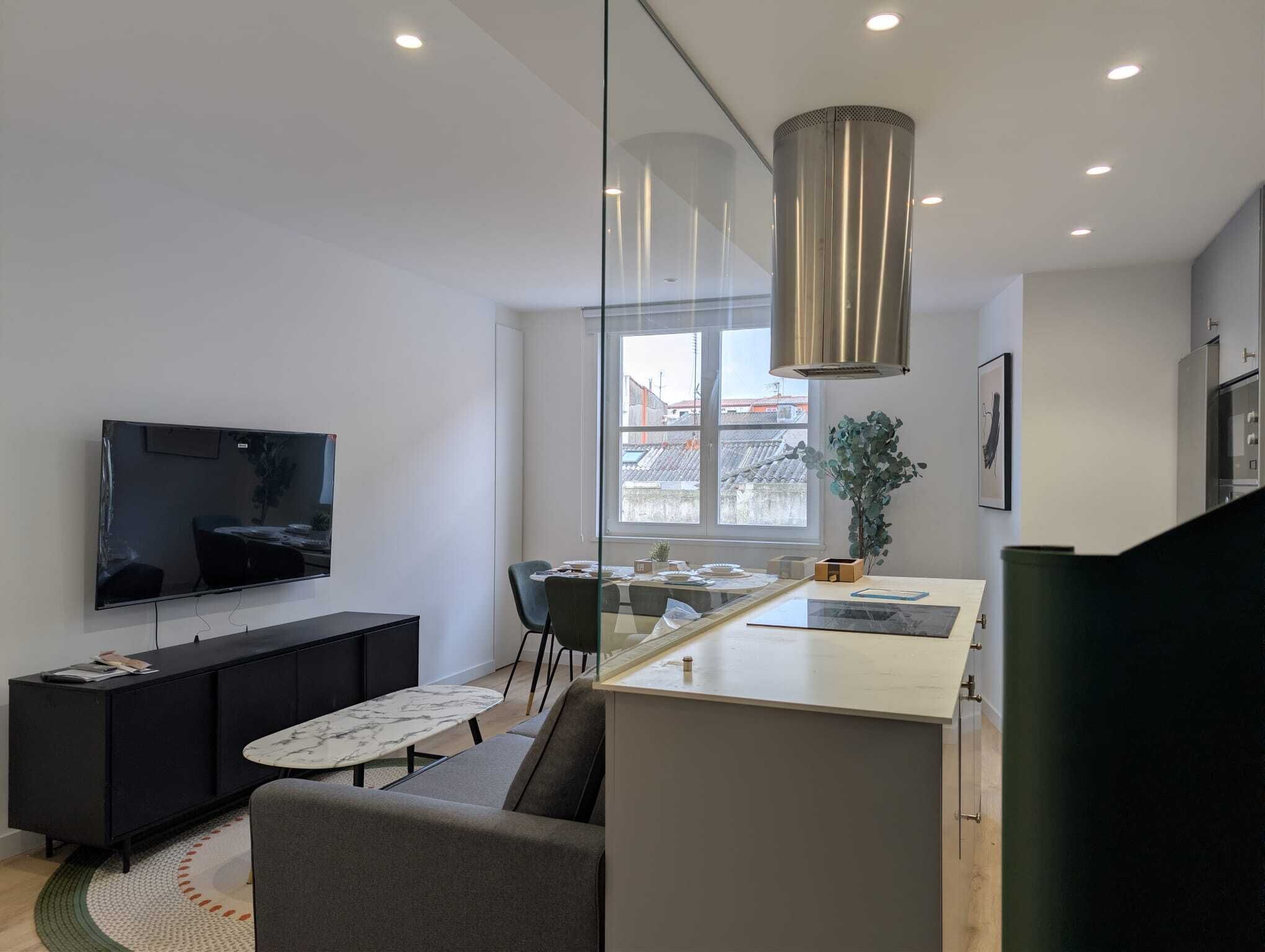 Duplex, 3 quartos | Escrivaninha, ferros/tábuas de passar roupa, berços grátis