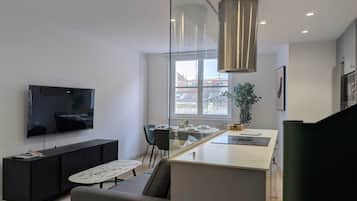 Duplex, 3 quartos | Escrivaninha, ferros/tábuas de passar roupa, berços grátis