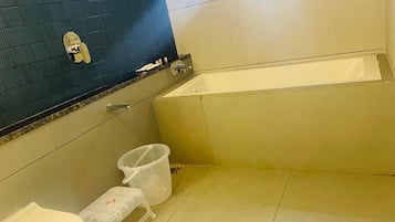 Quarto Duplo Premium, varanda, Vista para a cidade | Casa de banho