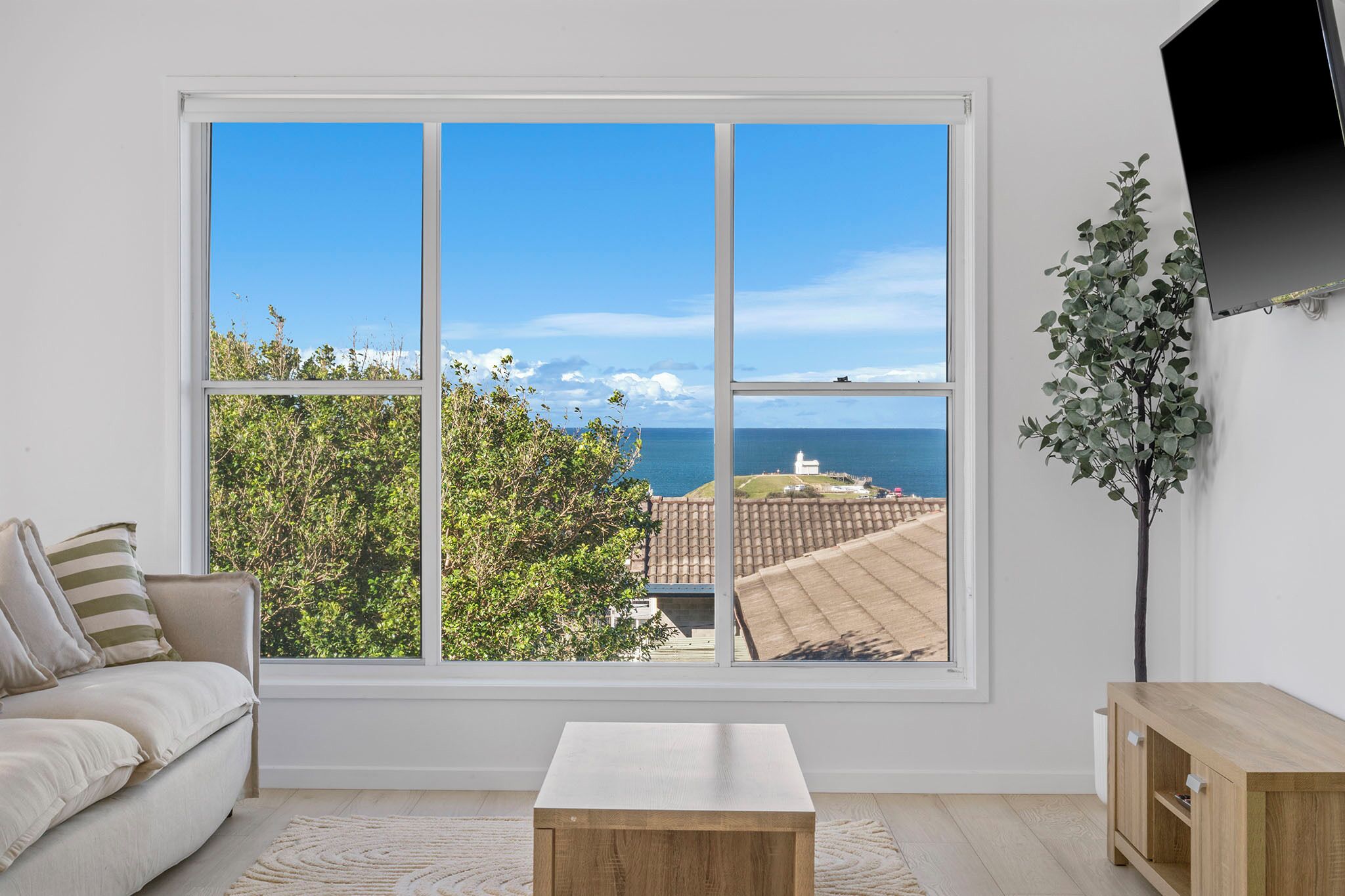 22 Dent Crescent - Spacious Coastal Retreat With Stunning Ocean Views - Lake Cathie