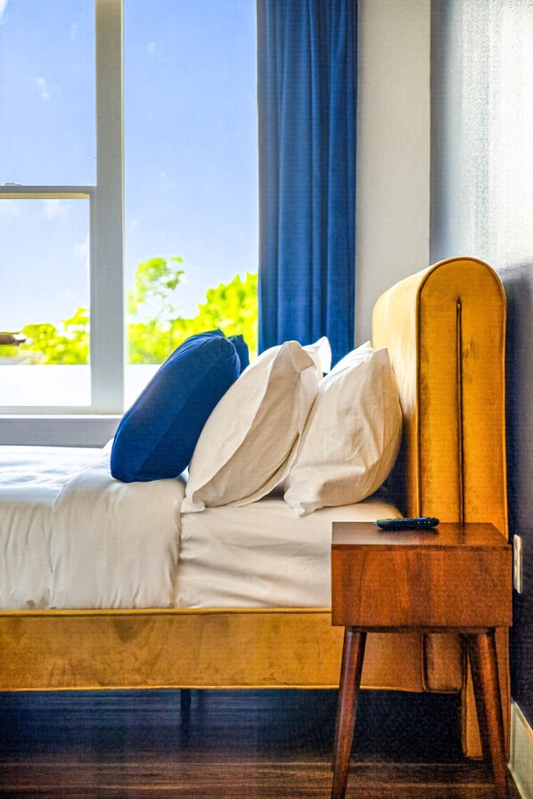 Lavish Gold Apt | Resort Pool, Laundry, Parking Reviews, Deals & Photos ...