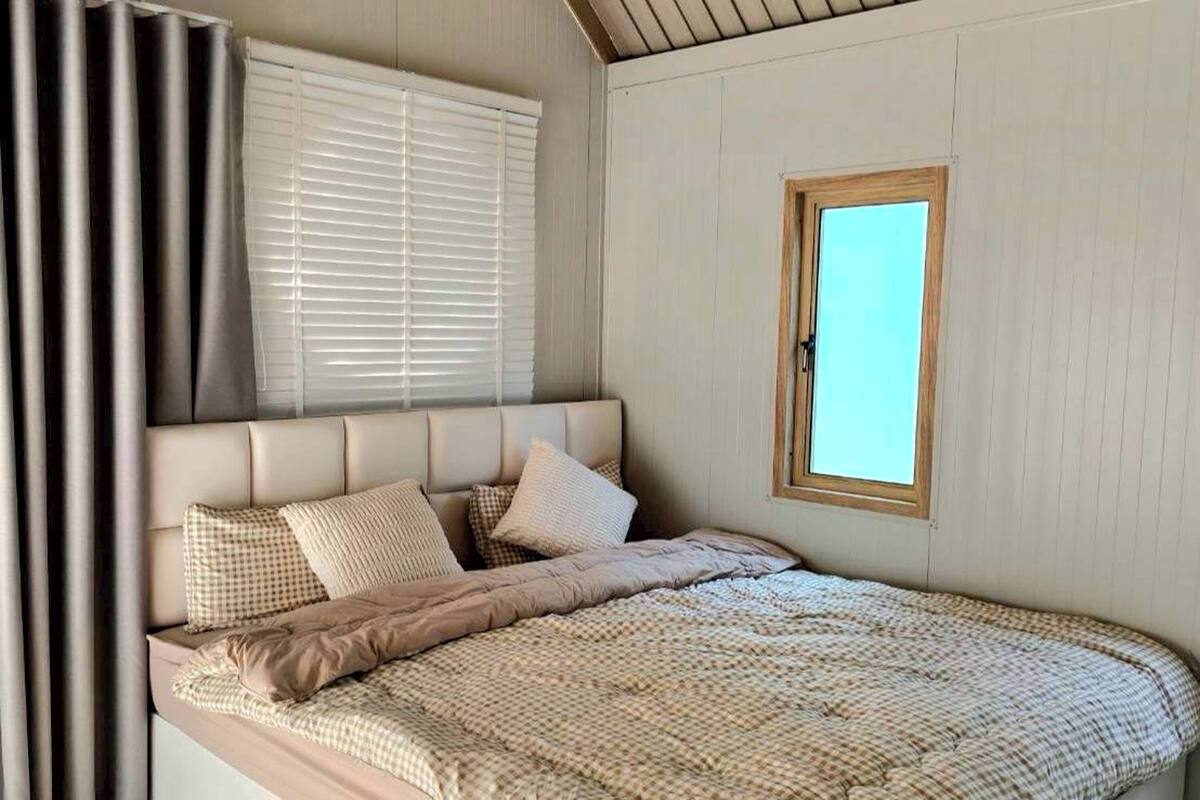 Vila superior, vista para o jardim | Escrivaninha, Wi-Fi de cortesia, roupa de cama