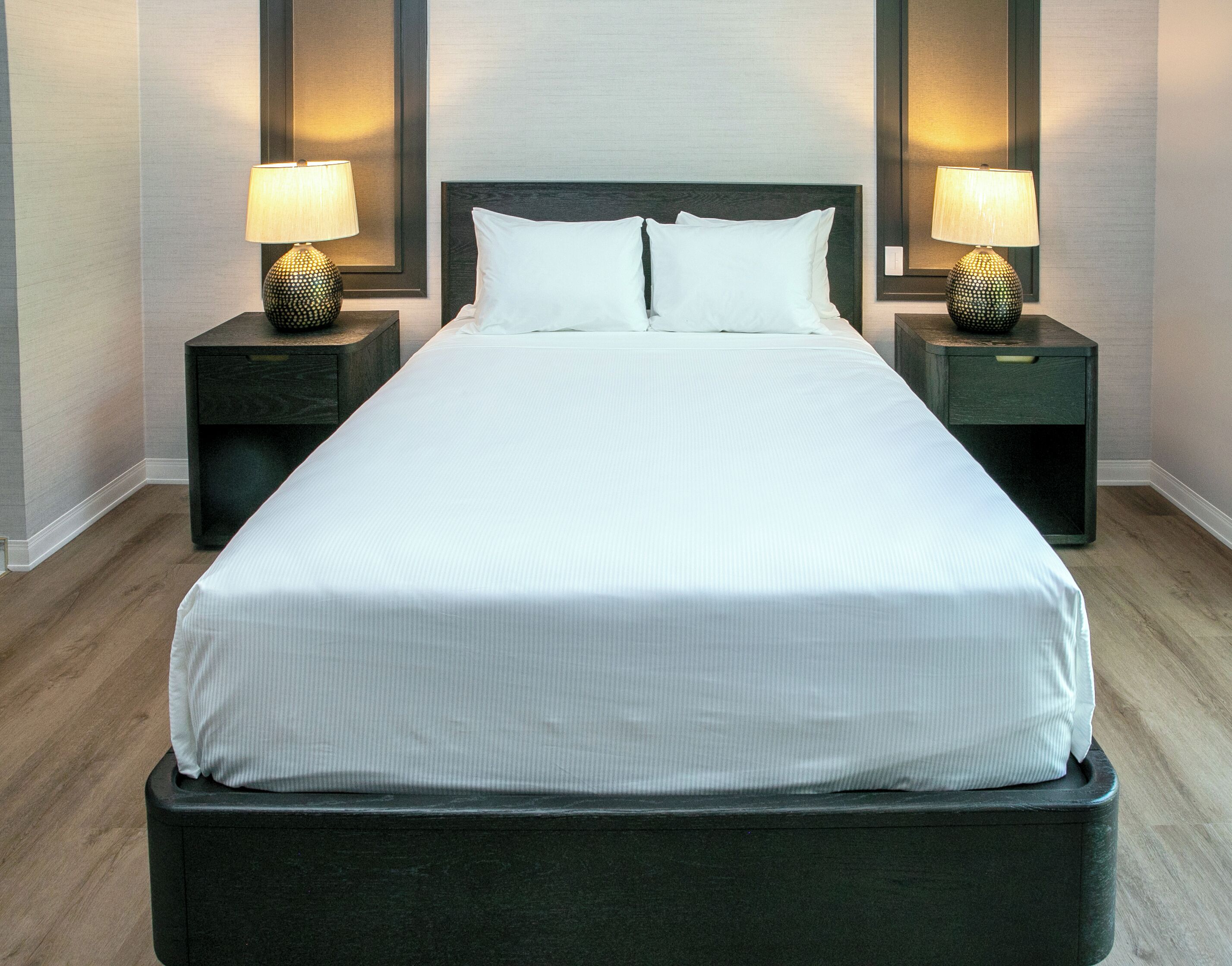 Cofres nos quartos, cortinas blackout, Wi-Fi de cortesia, roupa de cama