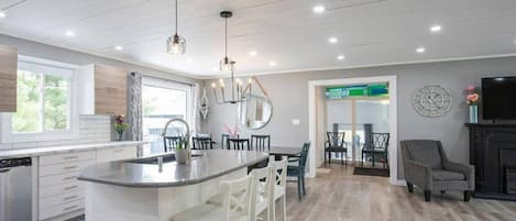 Casa, 3 quartos, piscina particular, vista para o jardim | Sala de jantar