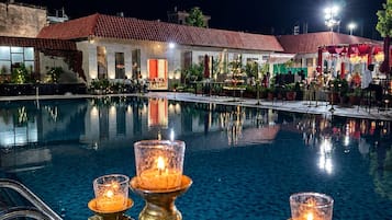 Suite, pátio, vista para a piscina | Piscina | Piscina exterior