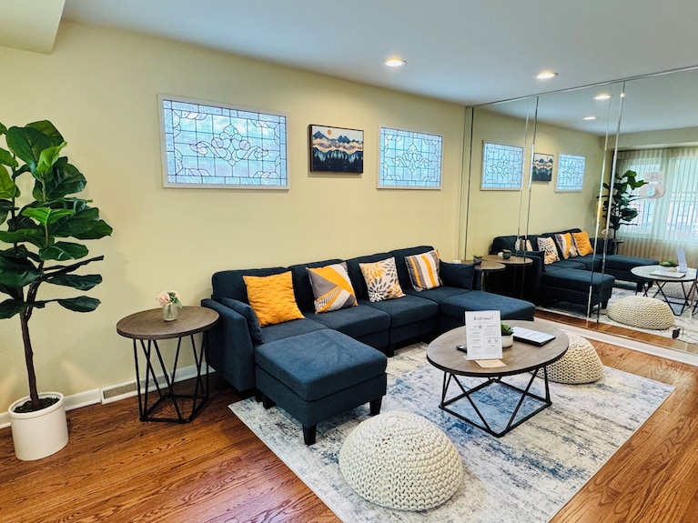 3br Vintage Apt Patio Walk To Mckinley Park - Chicago, IL