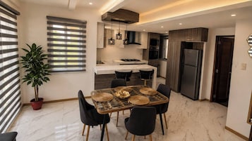 Casa, 4 quartos | Sala de jantar