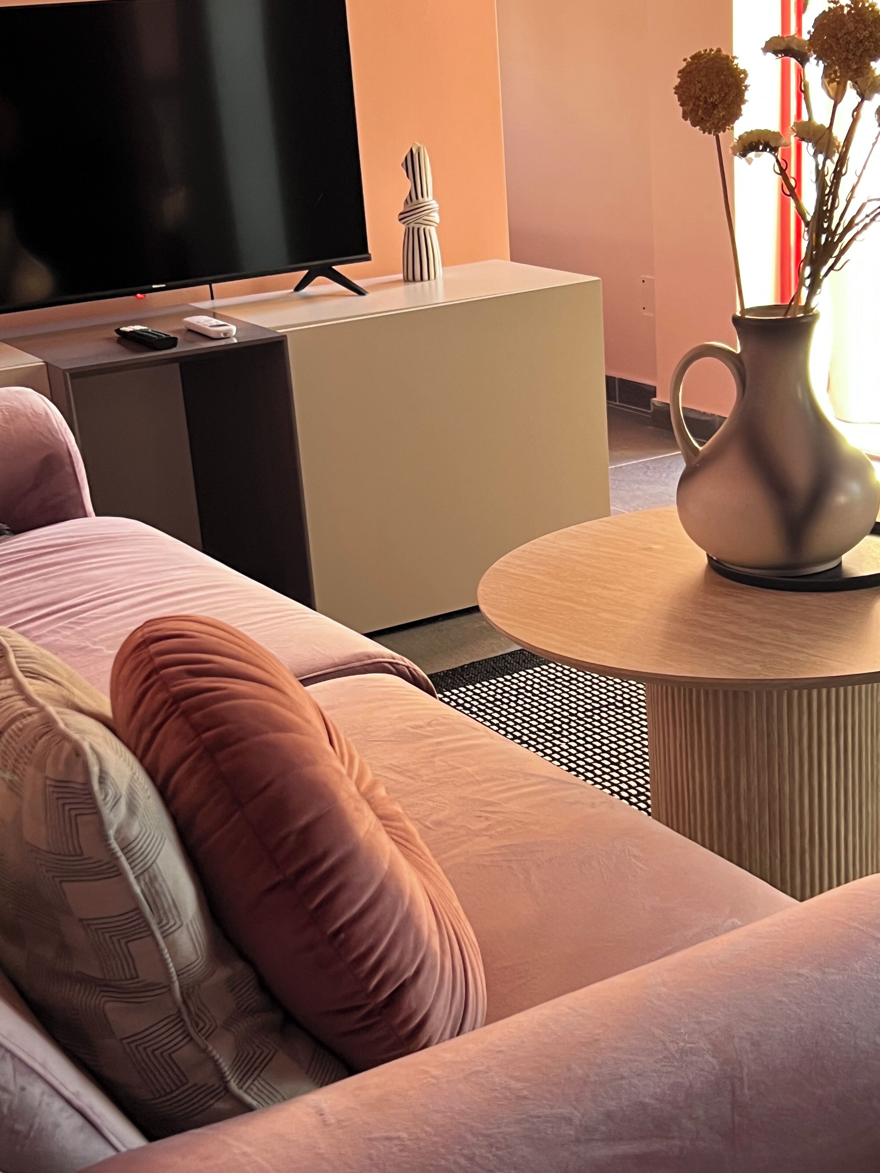 Fabulous 11-bedroom Hotel In Heart Of Shkodër.ac ,High-speed Wi-fi.comfort,style - Shkodër