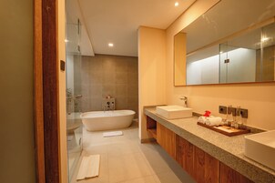 Villa de Luxo, 1 quarto | Casa de banho | Sabão, champô, papel higiénico