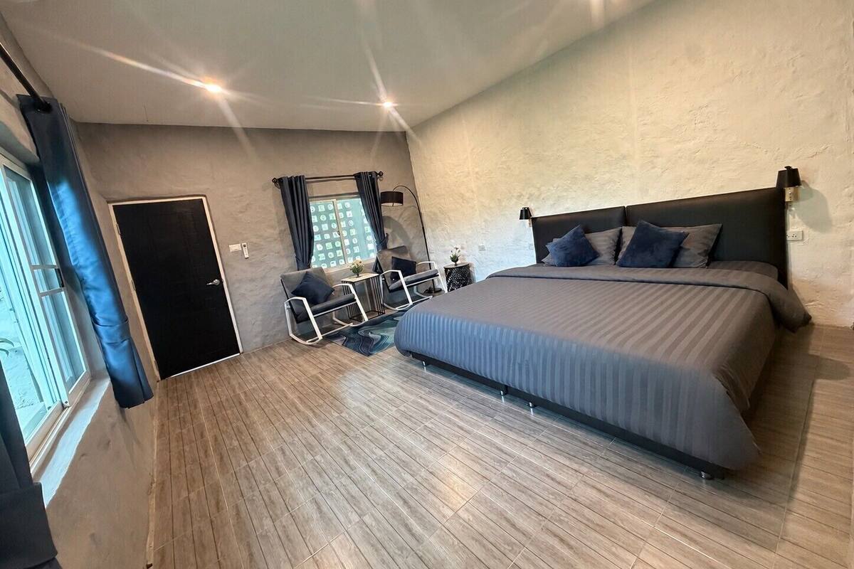 Quarto solteiro superior, serviço de arrumação, vista para a colina | Roupas de cama premium, camas com colchões pillow-top