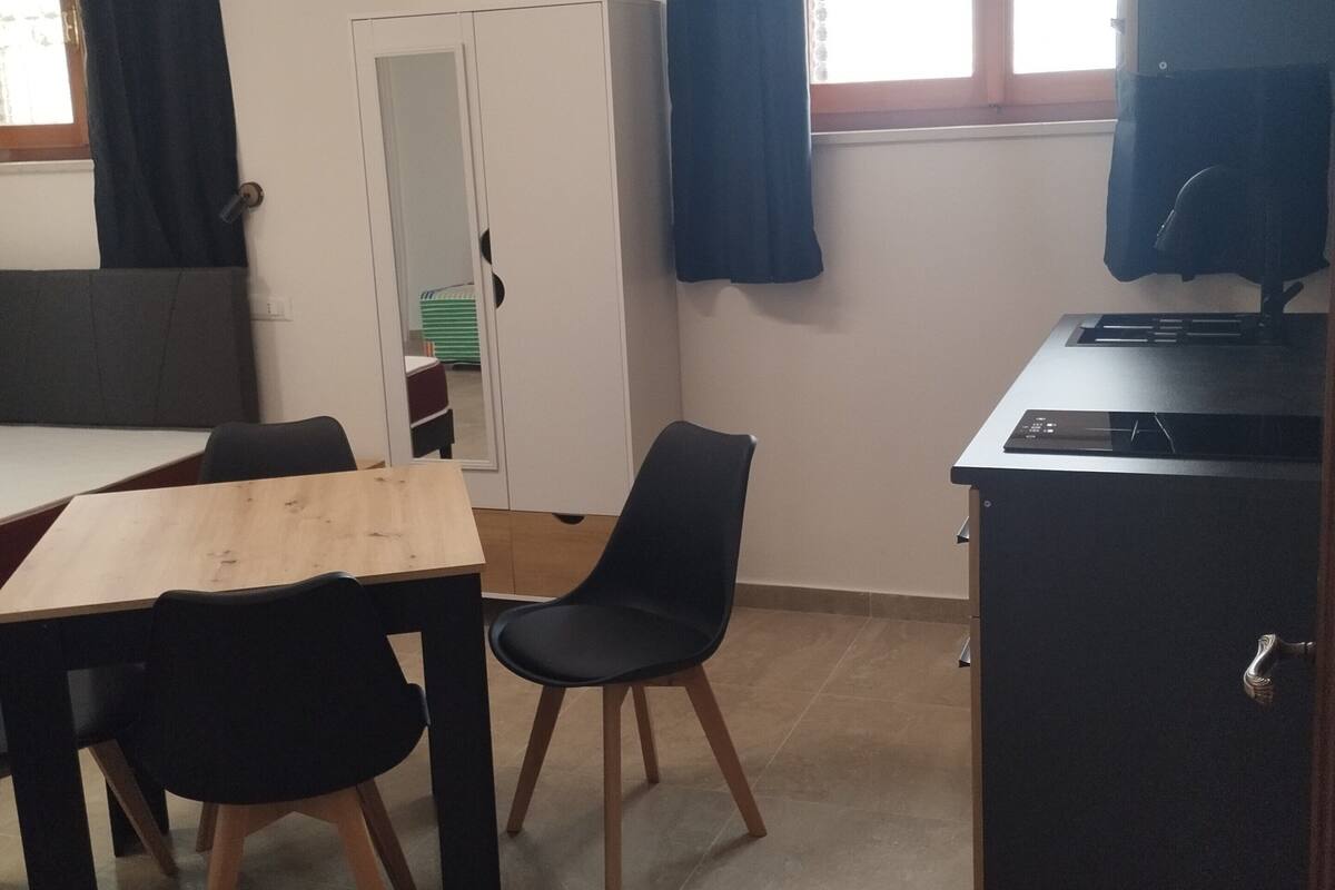 Estúdio Básico, vista para o mar | Sala de estar | Televisor de ecrã plano de 32 polegadas com canais por cabo 
