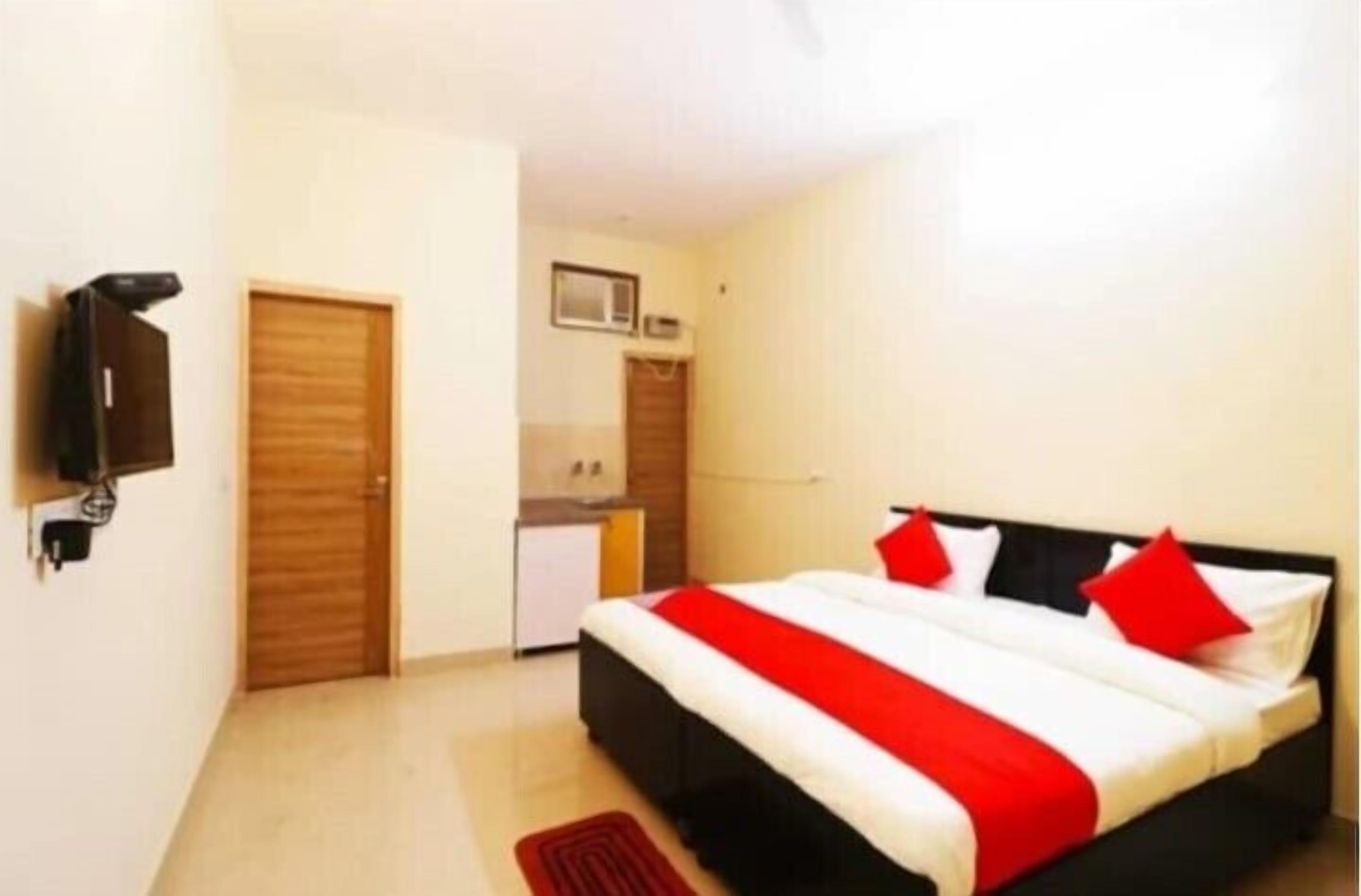 Quarto Duplo Deluxe, varanda, vista para a montanha | Secretária, secretária adequada para computadores portáteis 