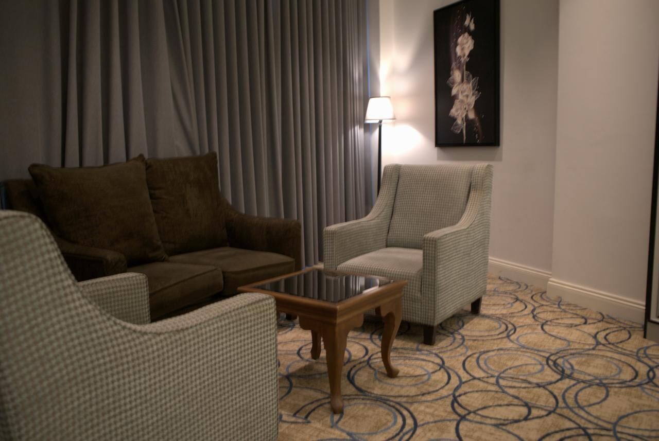 Suite Deluxe, Vista para a cidade | Sala de estar