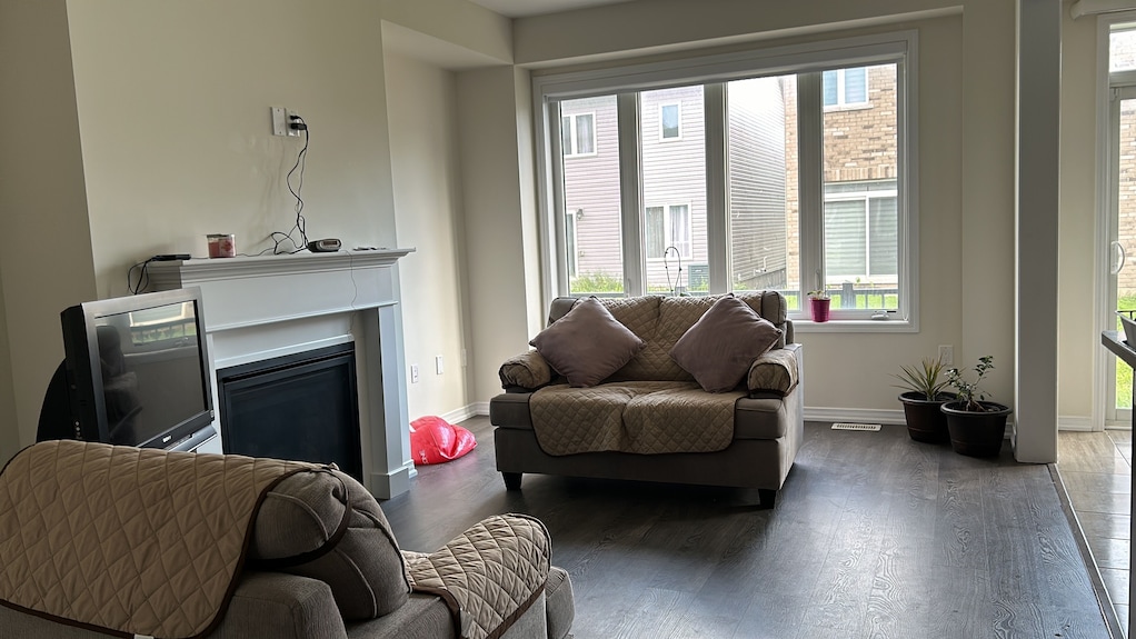 Bedroom Unit 3 (Twin Beds) In Thorold, Ontario - Welland