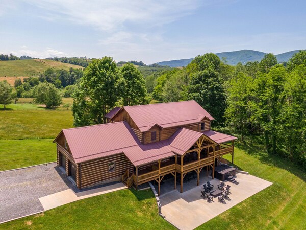 Grand Vista Lodge 7br With Game Room - Fleetwood