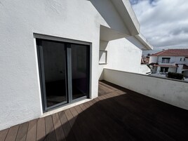 Apartamento, casa de banho privativa, vista para o jardim (Cascais House - Pool) | Vista da varanda