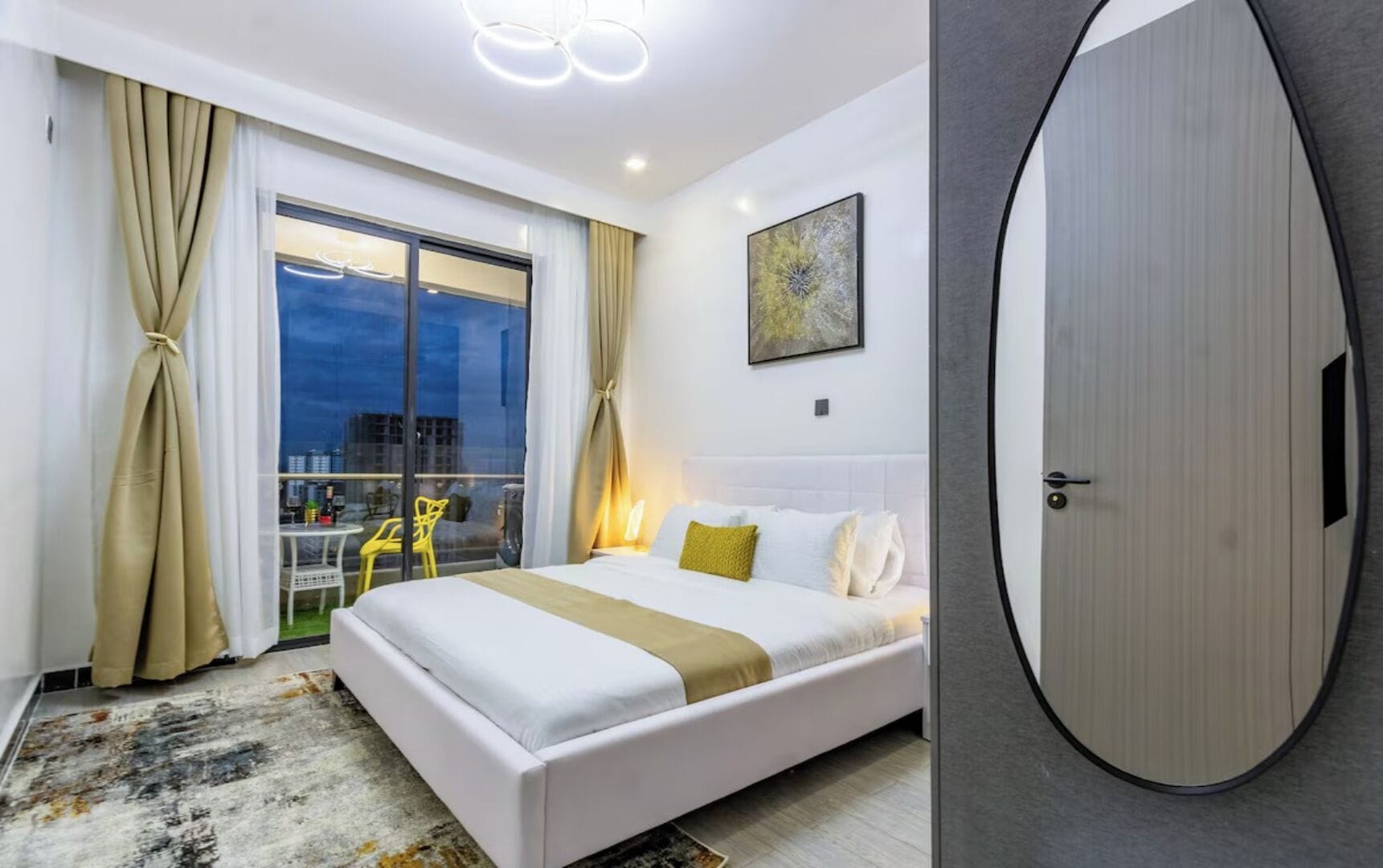 Apartamento luxo, sacada, vista para a cidade | Espaço de trabalho para notebook, Wi-Fi de cortesia