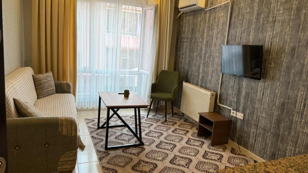Apartamento clássico, sacada, vista para a cidade | Área de estar