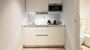 Suite, kitchenette | Cozinha privada | Minifrigorífico 