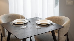 Suite, kitchenette | Restaurantes