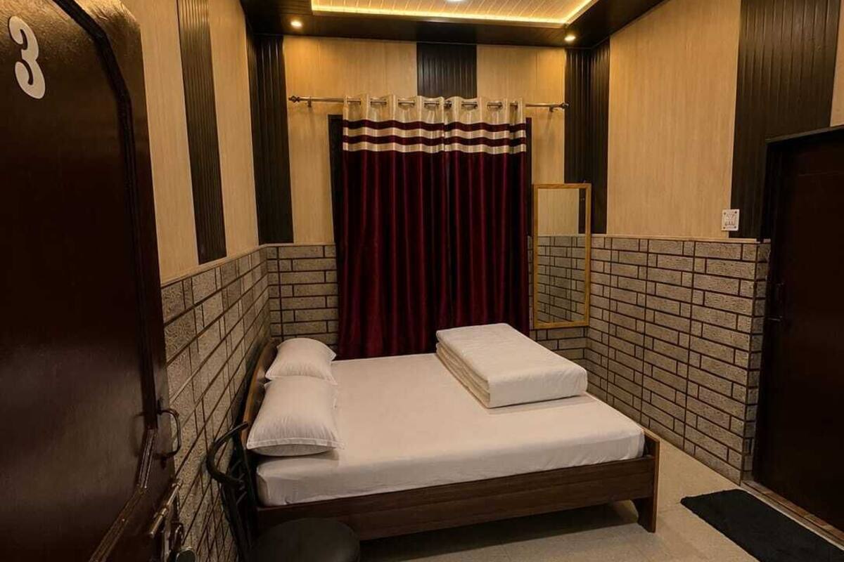 Quarto luxo | Wi-Fi de cortesia, roupa de cama