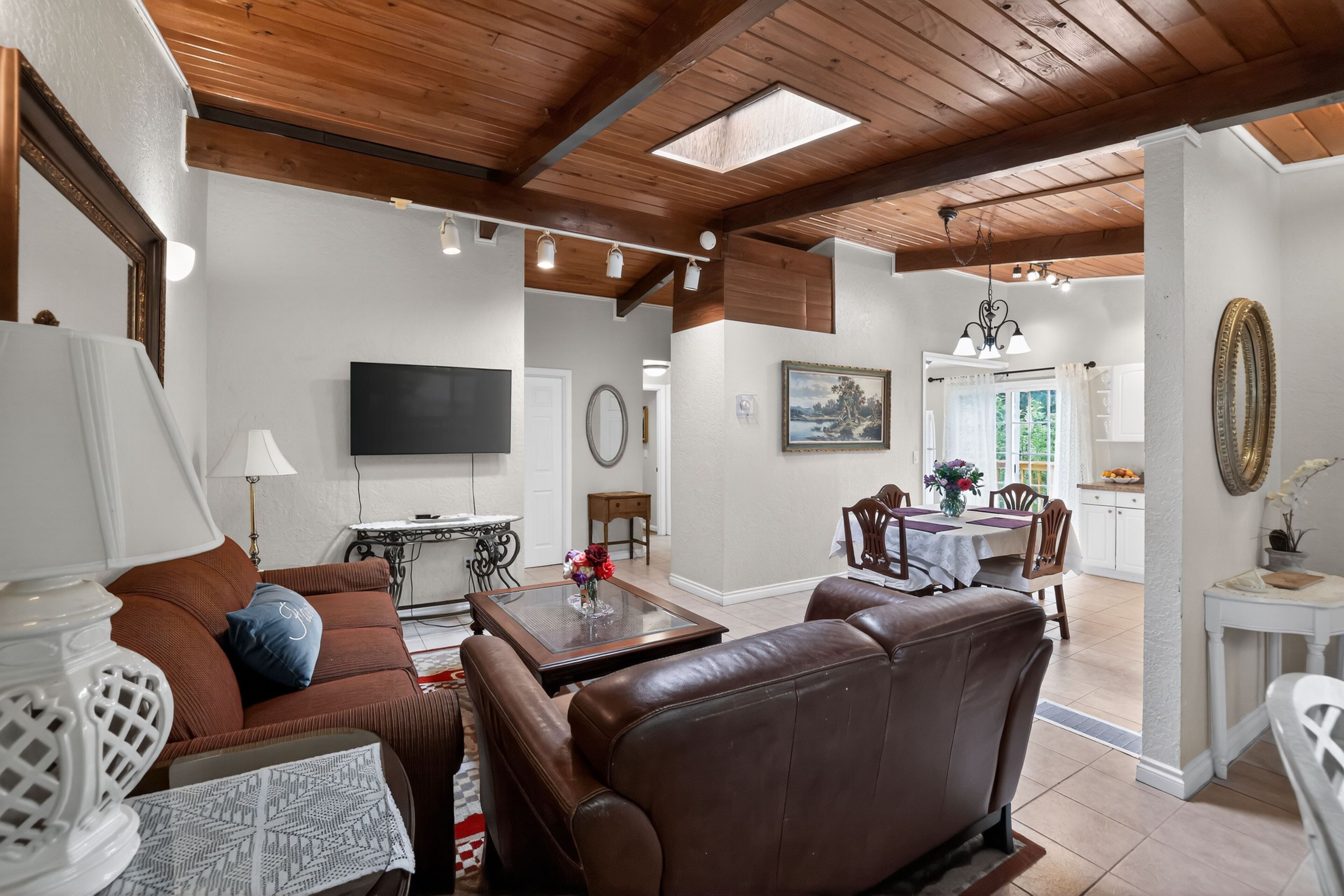 Pnw Oasis W/pvt Ste. Nr Nike/intel-pets Stay Free - Hillsboro, OR