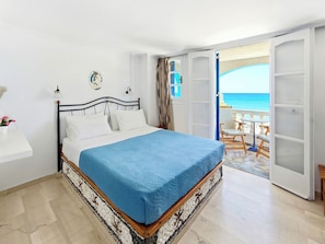 Sea View Suite with Balcony | Cofre no quarto, quartos insonorizados, ferro/tábua de engomar 