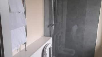 Quarto casal luxo, vista para a montanha | Banheiro | Chuveiro, produtos de toalete grátis, secador de cabelo, chinelos