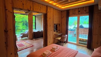 Quarto casal superluxo, vista para o rio | Wi-Fi de cortesia, roupa de cama, acesso para cadeiras de rodas