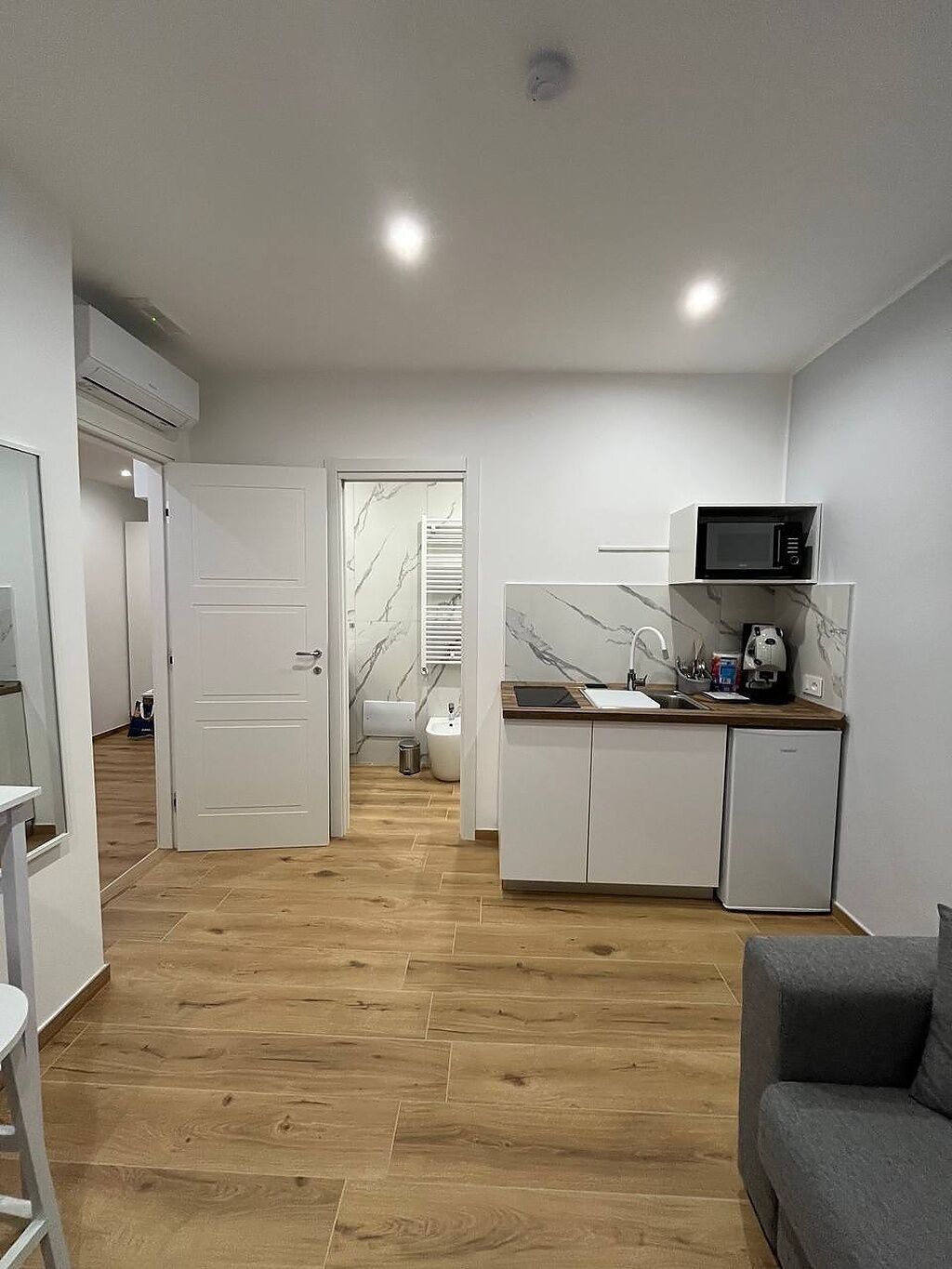 Estúdio Standard, casa de banho privativa | Cozinha privada | Um frigorífico, um micro-ondas, uma placa de cozinha 
