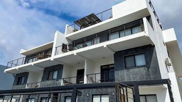 Apartamento, várias camas, vista para o oceano (Condominio Betania #4) | Exterior