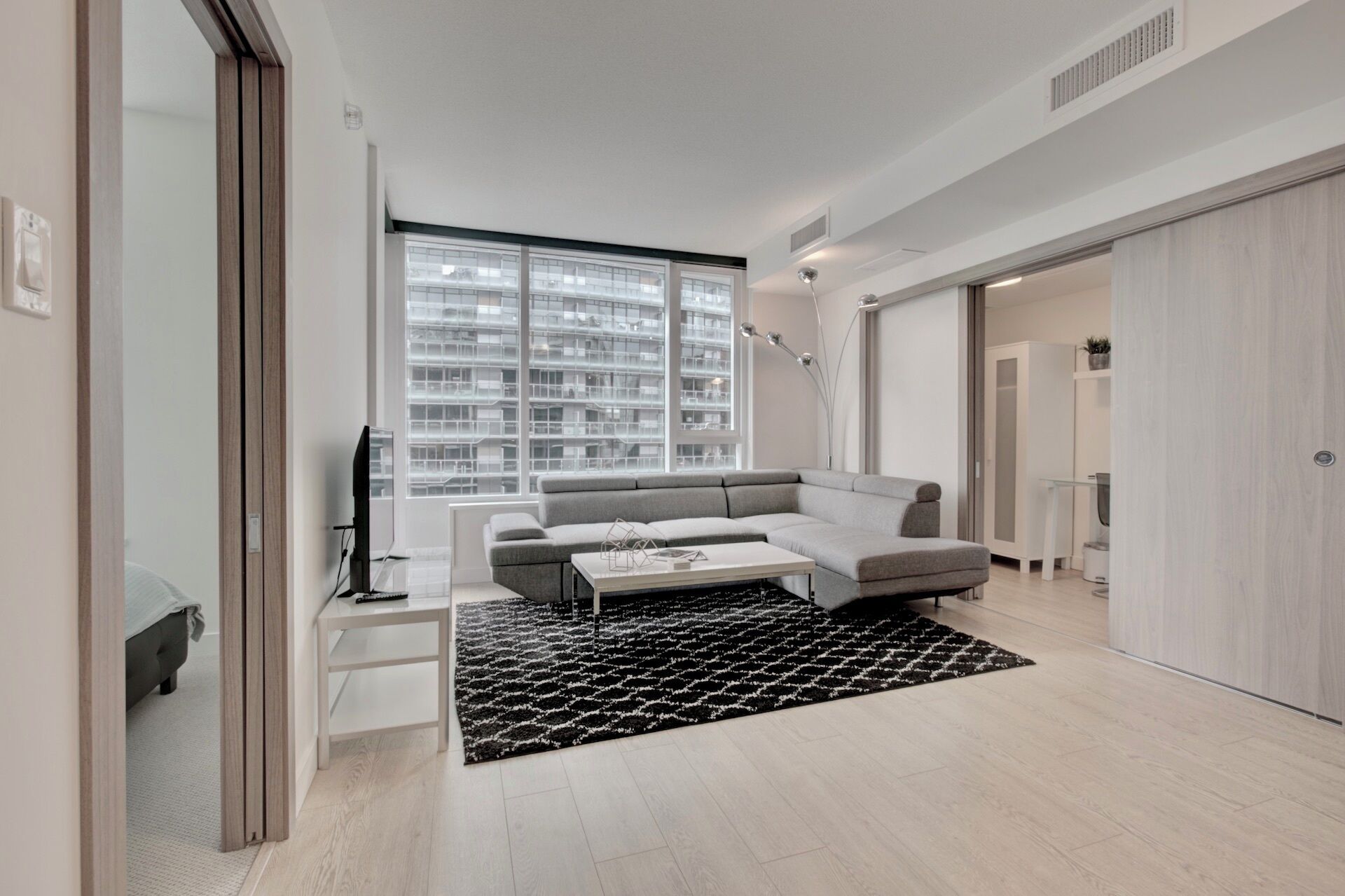 Unique One Bedroom Yaletown Vancouver Apartment - North Vancouver
