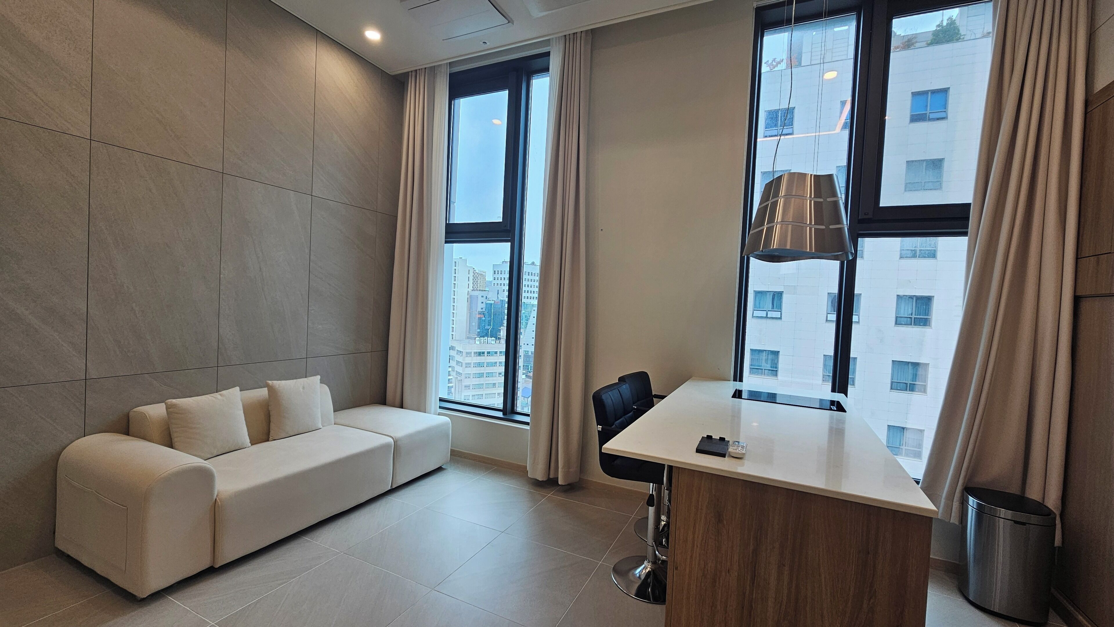 Cozy, Comfortable And Well-located Duplex In Euljiro, The Center Of Seoul. - Seoul