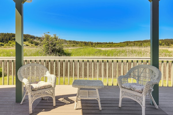 < 1 Mi To Beach! Ocean-view Getaway In Freeland - Langley
