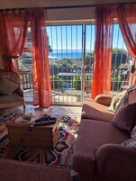 Apartamento Comfort, vista para a praia | Sala de estar
