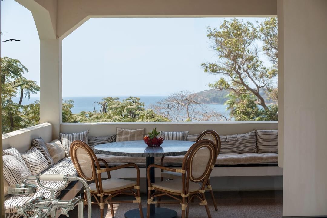 Quarto casal superior, sacada, vista para o mar | Opções para refeição ao ar livre
