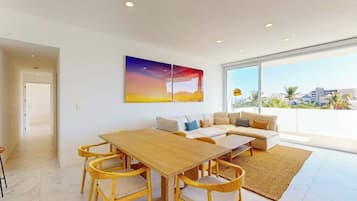 Apartamento, várias camas, varanda, Vista para a cidade (Marea Los Cabos Fragata 401) | Interior