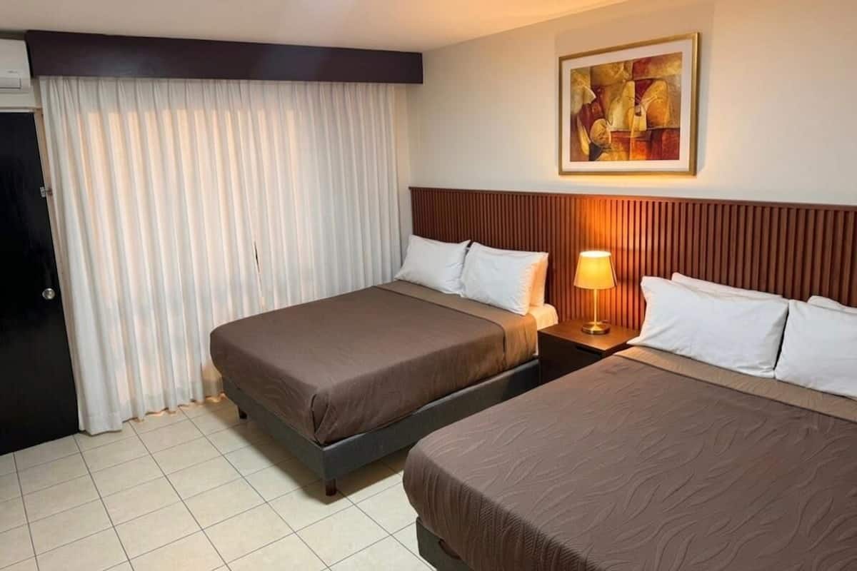 Secretária, cortinas/cortinados opacos, Wi-fi grátis